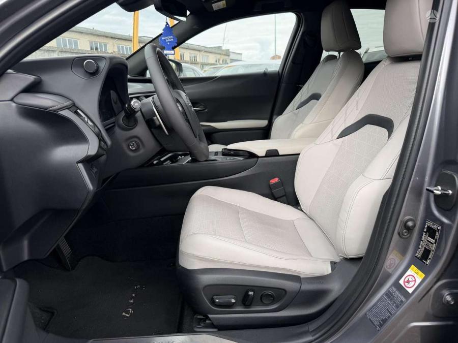 Grey Lexus UX 250h 2019 in Vilnius, with an engine capacity of 1.99 L and mileage of 108 thousand km for 23700 €, photo 24 on AUTOMOTO.COM.LV