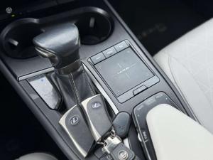 Grey Lexus UX 250h 2019 in Vilnius, with an engine capacity of 1.99 L and mileage of 108 thousand km for 23700 €, photo 25 on AUTOMOTO.COM.LV