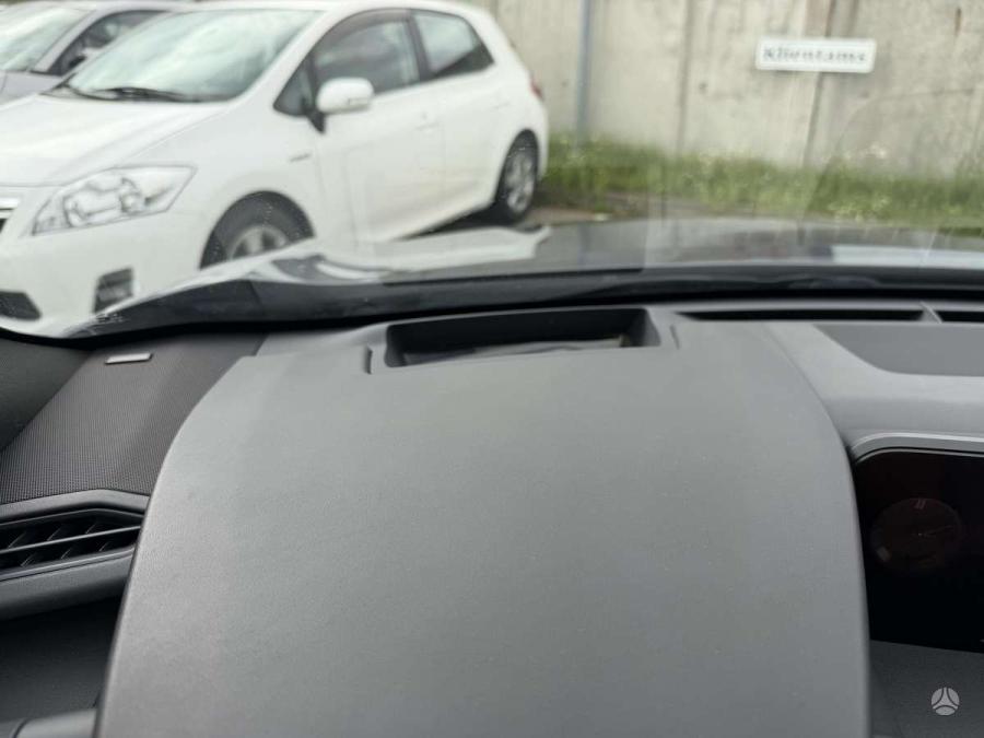 Grey Lexus UX 250h 2019 in Vilnius, with an engine capacity of 1.99 L and mileage of 108 thousand km for 23700 €, photo 29 on AUTOMOTO.COM.LV