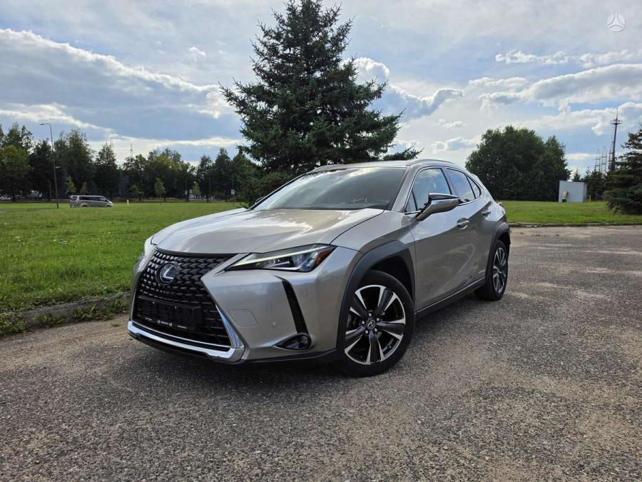 Grey Lexus UX 250h 2019 in Kaunas, with an engine capacity of 1.99 L and mileage of 143 thousand km for 20950 €, photo 1 on AUTOMOTO.COM.LV