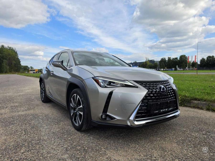 Grey Lexus UX 250h 2019 in Kaunas, with an engine capacity of 1.99 L and mileage of 143 thousand km for 20950 €, photo 4 on AUTOMOTO.COM.LV