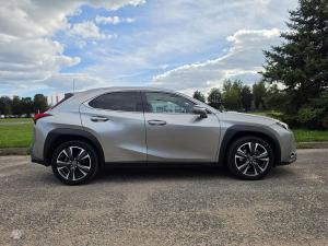 Grey Lexus UX 250h 2019 in Kaunas, with an engine capacity of 1.99 L and mileage of 143 thousand km for 20950 €, photo 5 on AUTOMOTO.COM.LV