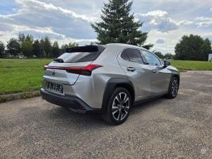Grey Lexus UX 250h 2019 in Kaunas, with an engine capacity of 1.99 L and mileage of 143 thousand km for 20950 €, photo 6 on AUTOMOTO.COM.LV