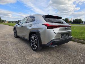 Grey Lexus UX 250h 2019 in Kaunas, with an engine capacity of 1.99 L and mileage of 143 thousand km for 20950 €, photo 8 on AUTOMOTO.COM.LV