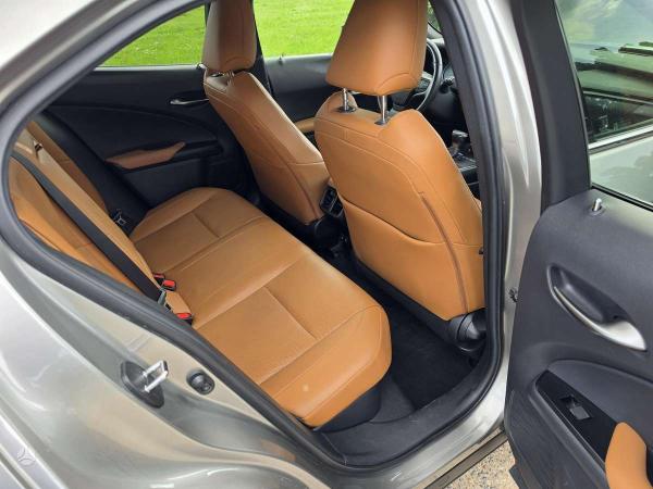 Grey Lexus UX 250h 2019 in Kaunas, with an engine capacity of 1.99 L and mileage of 143 thousand km for 20950 €, photo 11 on AUTOMOTO.COM.LV