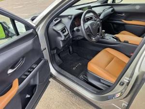 Grey Lexus UX 250h 2019 in Kaunas, with an engine capacity of 1.99 L and mileage of 143 thousand km for 20950 €, photo 12 on AUTOMOTO.COM.LV