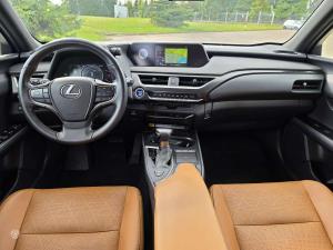 Grey Lexus UX 250h 2019 in Kaunas, with an engine capacity of 1.99 L and mileage of 143 thousand km for 20950 €, photo 15 on AUTOMOTO.COM.LV