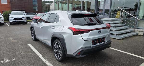 Pelēks Lexus UX 250h 2019 Viļņa, ar dzinēja tilpumu 1.99 L un nobraukumu 48 tūkst. km par 25850 €, foto 5 vietnē AUTOMOTO.COM.LV