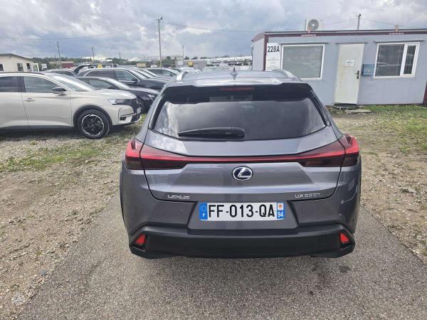 Grey Lexus UX 250h 2019 in Vilnius, with an engine capacity of 1.99 L and mileage of 112 thousand km for 20500 €, photo 4 on AUTOMOTO.COM.LV