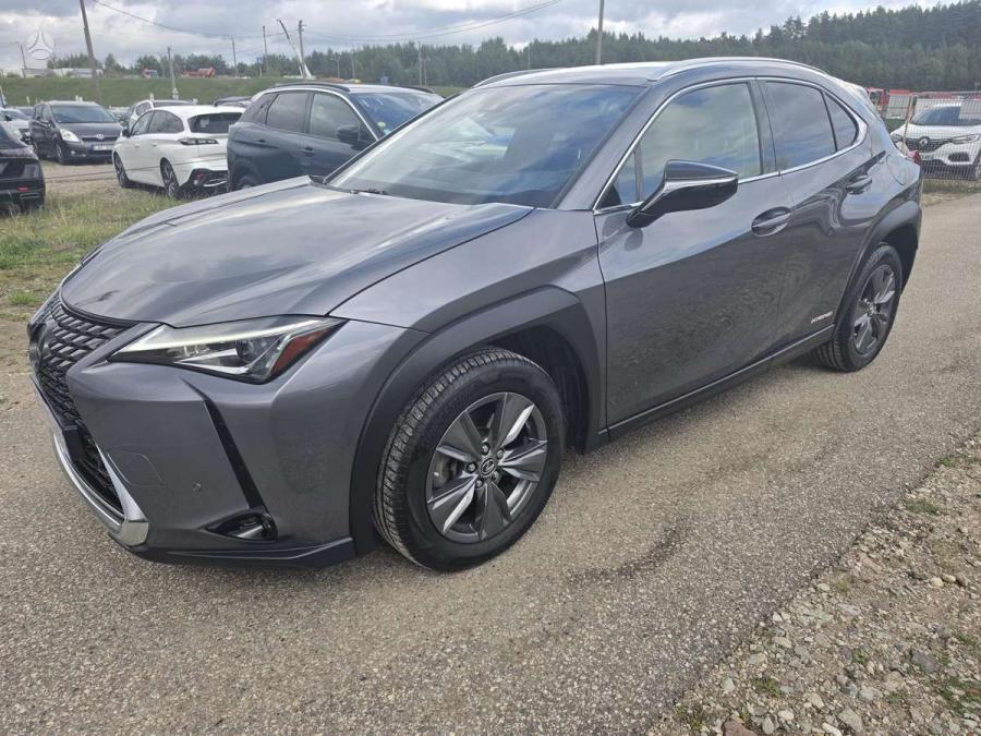 Grey Lexus UX 250h 2019 in Vilnius, with an engine capacity of 1.99 L and mileage of 112 thousand km for 20500 €, photo 5 on AUTOMOTO.COM.LV