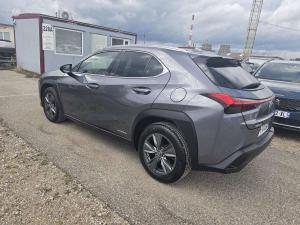 Grey Lexus UX 250h 2019 in Vilnius, with an engine capacity of 1.99 L and mileage of 112 thousand km for 20500 €, photo 6 on AUTOMOTO.COM.LV