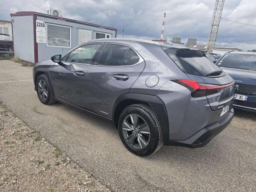 Grey Lexus UX 250h 2019 in Vilnius, with an engine capacity of 1.99 L and mileage of 112 thousand km for 20500 €, photo 6 on AUTOMOTO.COM.LV