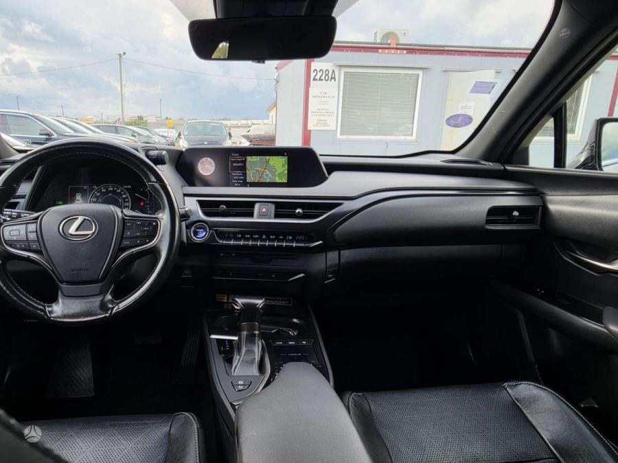 Grey Lexus UX 250h 2019 in Vilnius, with an engine capacity of 1.99 L and mileage of 112 thousand km for 20500 €, photo 8 on AUTOMOTO.COM.LV