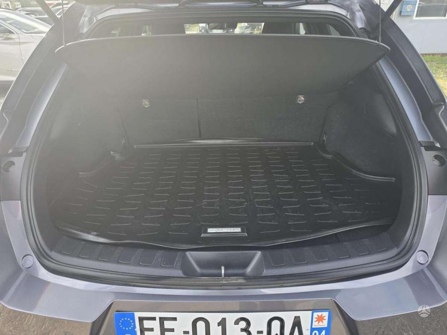 Grey Lexus UX 250h 2019 in Vilnius, with an engine capacity of 1.99 L and mileage of 112 thousand km for 20500 €, photo 9 on AUTOMOTO.COM.LV