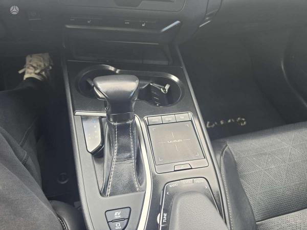 Grey Lexus UX 250h 2019 in Vilnius, with an engine capacity of 1.99 L and mileage of 112 thousand km for 20500 €, photo 11 on AUTOMOTO.COM.LV