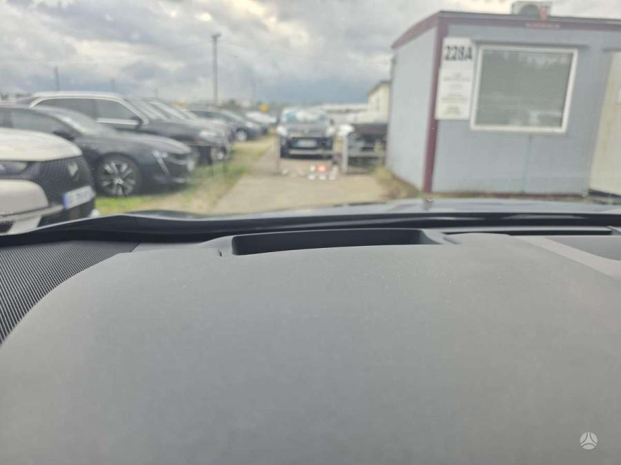 Grey Lexus UX 250h 2019 in Vilnius, with an engine capacity of 1.99 L and mileage of 112 thousand km for 20500 €, photo 12 on AUTOMOTO.COM.LV