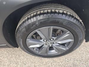 Grey Lexus UX 250h 2019 in Vilnius, with an engine capacity of 1.99 L and mileage of 112 thousand km for 20500 €, photo 15 on AUTOMOTO.COM.LV