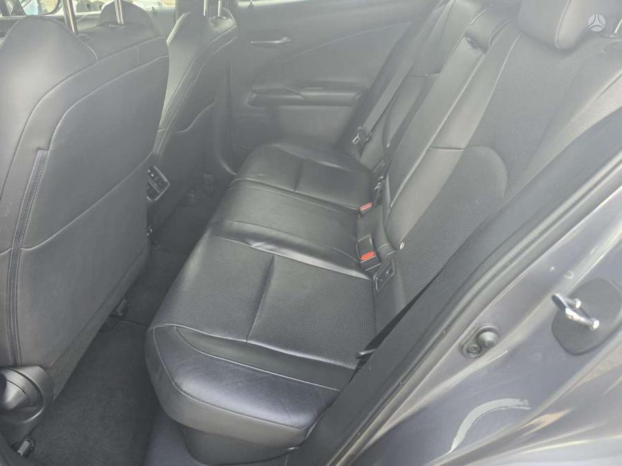 Grey Lexus UX 250h 2019 in Vilnius, with an engine capacity of 1.99 L and mileage of 112 thousand km for 20500 €, photo 16 on AUTOMOTO.COM.LV