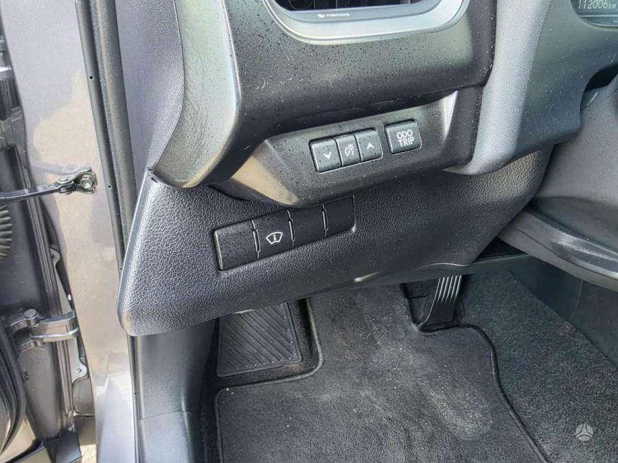 Grey Lexus UX 250h 2019 in Vilnius, with an engine capacity of 1.99 L and mileage of 112 thousand km for 20500 €, photo 17 on AUTOMOTO.COM.LV