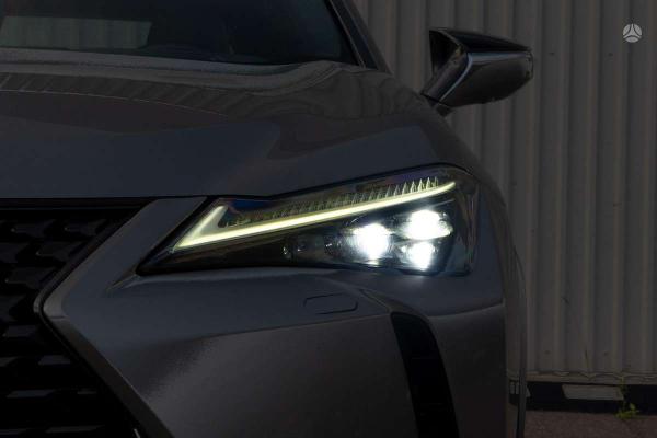 Lexus UX 250h 2019 Viļņa vietnē Pelēks Lexus UX 250h 2019 Viļņa, ar dzinēja tilpumu 1.99 L un nobraukumu 68 tūkst. km par 25000 €, foto 3 vietnē AUTOMOTO.COM.LV