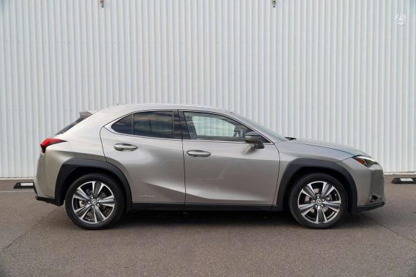 Lexus UX 250h 2019 Viļņa vietnē Pelēks Lexus UX 250h 2019 Viļņa, ar dzinēja tilpumu 1.99 L un nobraukumu 68 tūkst. km par 25000 €, foto 6 vietnē AUTOMOTO.COM.LV