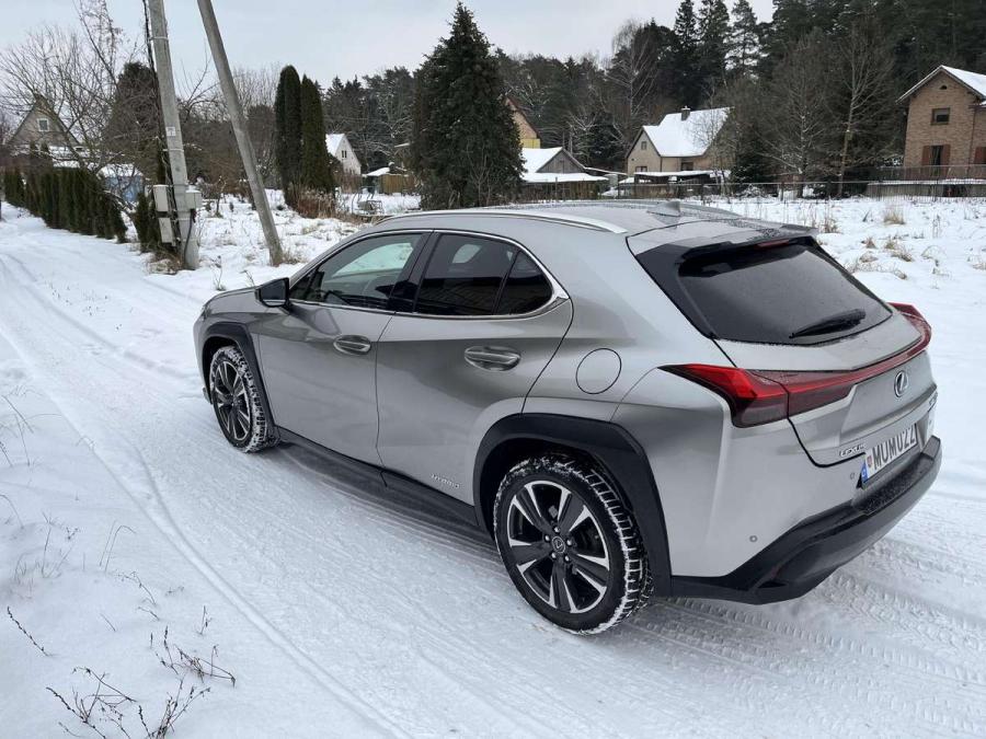 Pelēks Lexus UX 250h 2020 Kauņa, ar dzinēja tilpumu 1.99 L un nobraukumu 136 tūkst. km par 21000 €, foto 2 vietnē AUTOMOTO.COM.LV