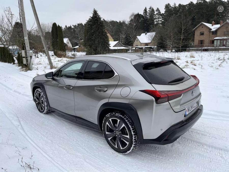 Pelēks Lexus UX 250h 2020 Kauņa, ar dzinēja tilpumu 1.99 L un nobraukumu 136 tūkst. km par 21000 €, foto 3 vietnē AUTOMOTO.COM.LV