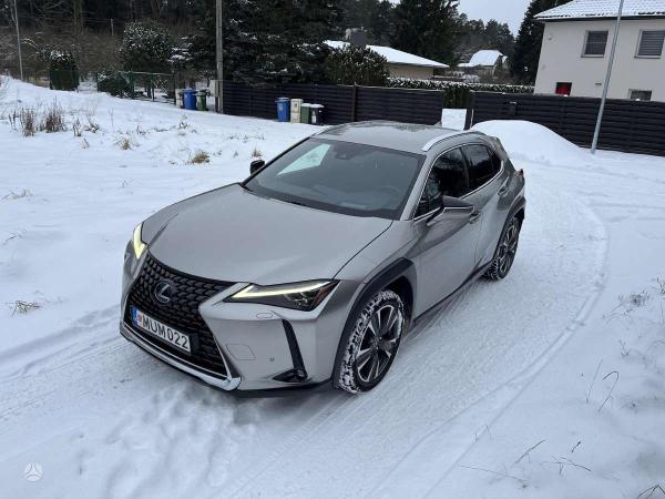Grey Lexus UX 250h 2020 in Kaunas, with an engine capacity of 1.99 L and mileage of 136 thousand km for 21000 €, photo 8 on AUTOMOTO.COM.LV