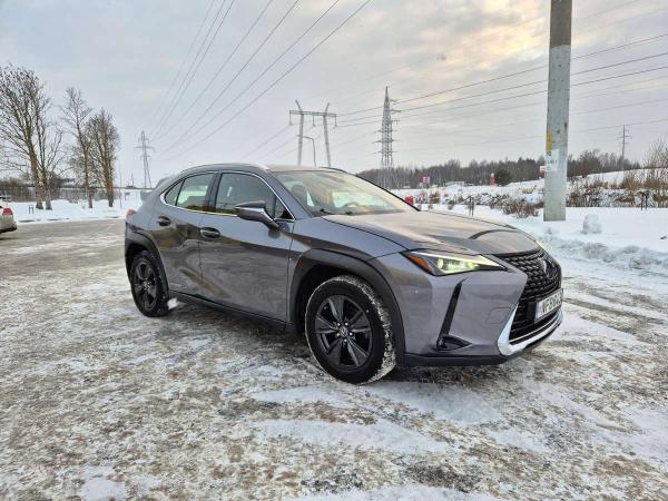 Grey Lexus UX 250h 2020 in Siauliai, with an engine capacity of 1.99 L and mileage of 135 thousand km for 20500 €, photo 1 on AUTOMOTO.COM.LV