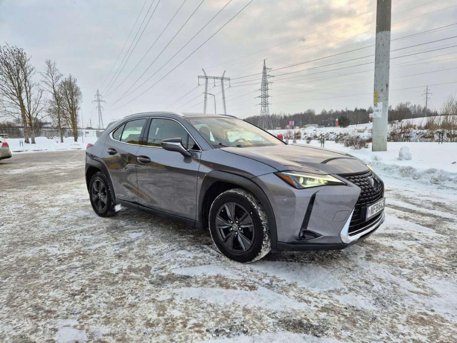 Pelēks Lexus UX 250h 2020 Šauļi, ar dzinēja tilpumu 1.99 L un nobraukumu 135 tūkst. km par 20500 €, foto 1 vietnē AUTOMOTO.COM.LV