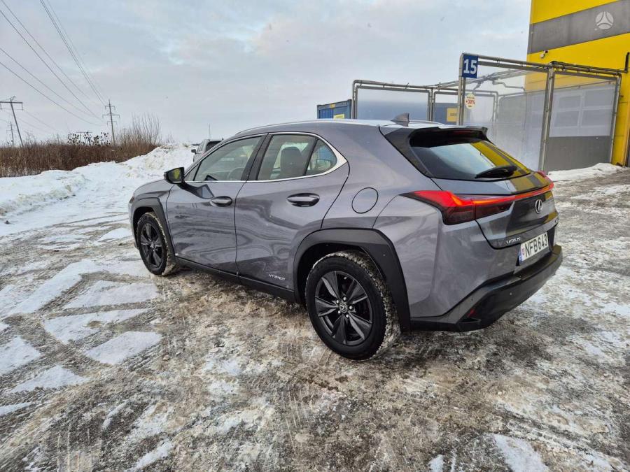 Pelēks Lexus UX 250h 2020 Šauļi, ar dzinēja tilpumu 1.99 L un nobraukumu 135 tūkst. km par 20500 €, foto 5 vietnē AUTOMOTO.COM.LV