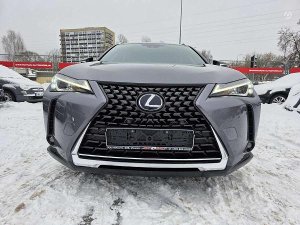 Pelēks Lexus UX 250h 2020 Viļņa, ar dzinēja tilpumu 1.99 L un nobraukumu 120 tūkst. km par 20500 €, foto 3 vietnē AUTOMOTO.COM.LV