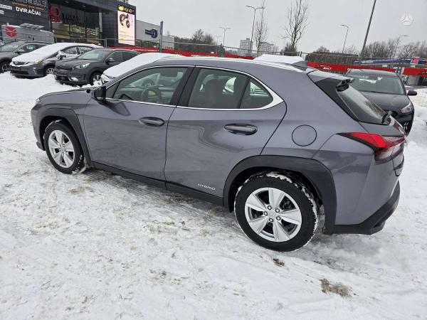Pelēks Lexus UX 250h 2020 Viļņa, ar dzinēja tilpumu 1.99 L un nobraukumu 120 tūkst. km par 20500 €, foto 6 vietnē AUTOMOTO.COM.LV