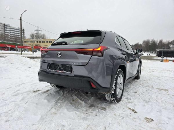Pelēks Lexus UX 250h 2020 Viļņa, ar dzinēja tilpumu 1.99 L un nobraukumu 120 tūkst. km par 20500 €, foto 9 vietnē AUTOMOTO.COM.LV