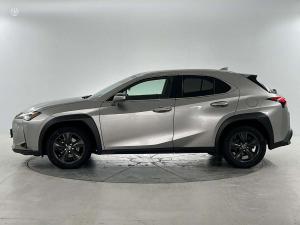 Grey Lexus UX 250h 2020 in Vilnius, with an engine capacity of 1.99 L and mileage of 151 thousand km for 21900 €, photo 3 on AUTOMOTO.COM.LV