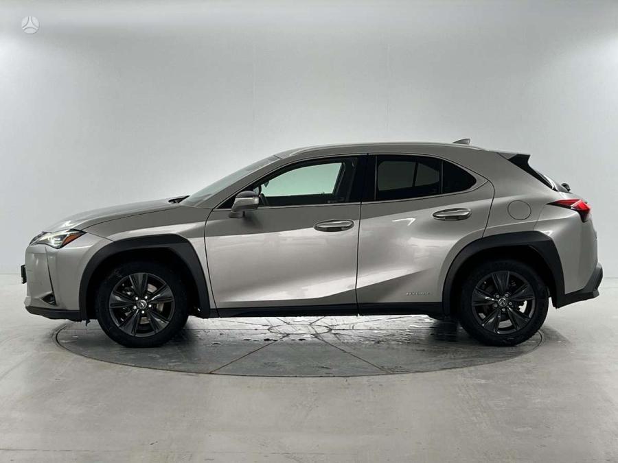 Grey Lexus UX 250h 2020 in Vilnius, with an engine capacity of 1.99 L and mileage of 151 thousand km for 21900 €, photo 3 on AUTOMOTO.COM.LV