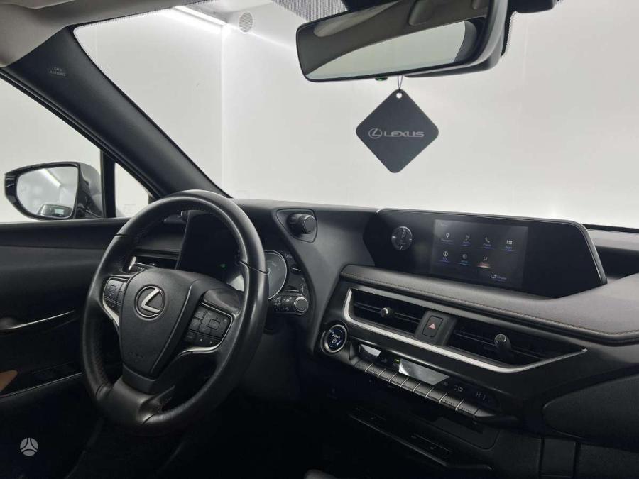 Grey Lexus UX 250h 2020 in Vilnius, with an engine capacity of 1.99 L and mileage of 151 thousand km for 21900 €, photo 14 on AUTOMOTO.COM.LV