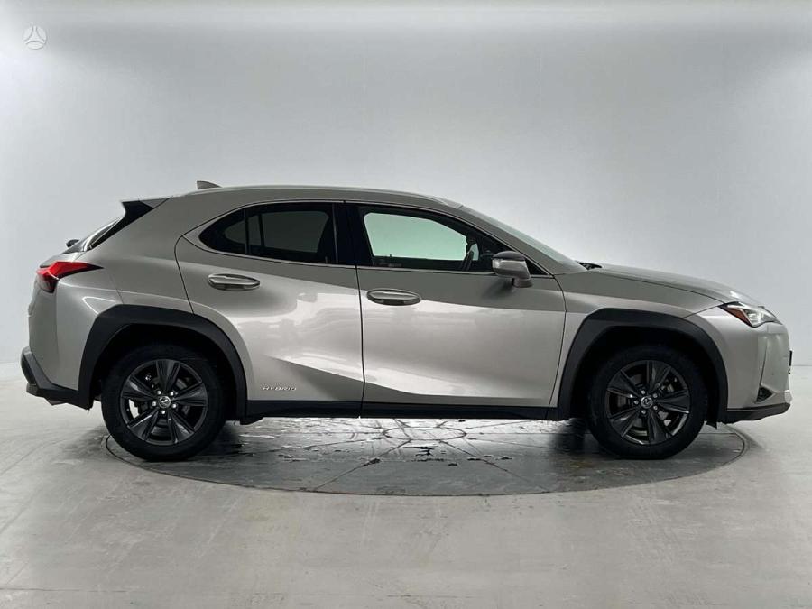 Grey Lexus UX 250h 2020 in Vilnius, with an engine capacity of 1.99 L and mileage of 151 thousand km for 21900 €, photo 16 on AUTOMOTO.COM.LV