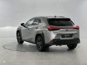 Grey Lexus UX 250h 2020 in Vilnius, with an engine capacity of 1.99 L and mileage of 151 thousand km for 21900 €, photo 17 on AUTOMOTO.COM.LV