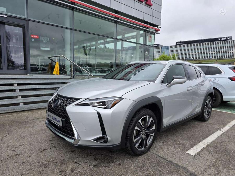 Pelēks Lexus UX 250h 2020 Viļņa, ar dzinēja tilpumu 1.99 L un nobraukumu 82 tūkst. km par 23850 €, foto 1 vietnē AUTOMOTO.COM.LV
