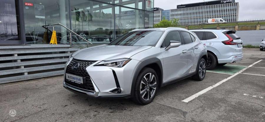 Pelēks Lexus UX 250h 2020 Viļņa, ar dzinēja tilpumu 1.99 L un nobraukumu 82 tūkst. km par 23850 €, foto 3 vietnē AUTOMOTO.COM.LV
