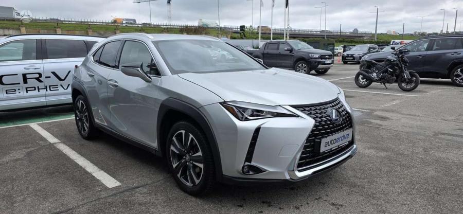 Pelēks Lexus UX 250h 2020 Viļņa, ar dzinēja tilpumu 1.99 L un nobraukumu 82 tūkst. km par 23850 €, foto 4 vietnē AUTOMOTO.COM.LV