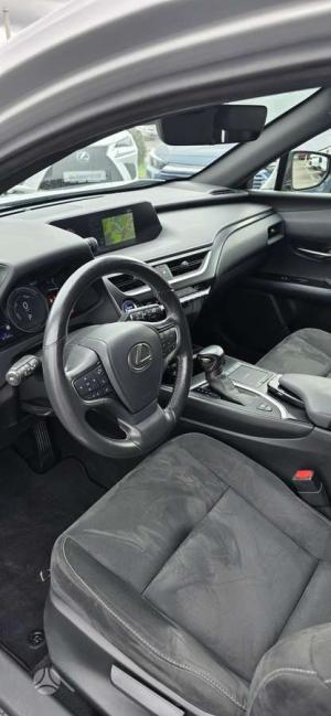 Pelēks Lexus UX 250h 2020 Viļņa, ar dzinēja tilpumu 1.99 L un nobraukumu 82 tūkst. km par 23850 €, foto 17 vietnē AUTOMOTO.COM.LV