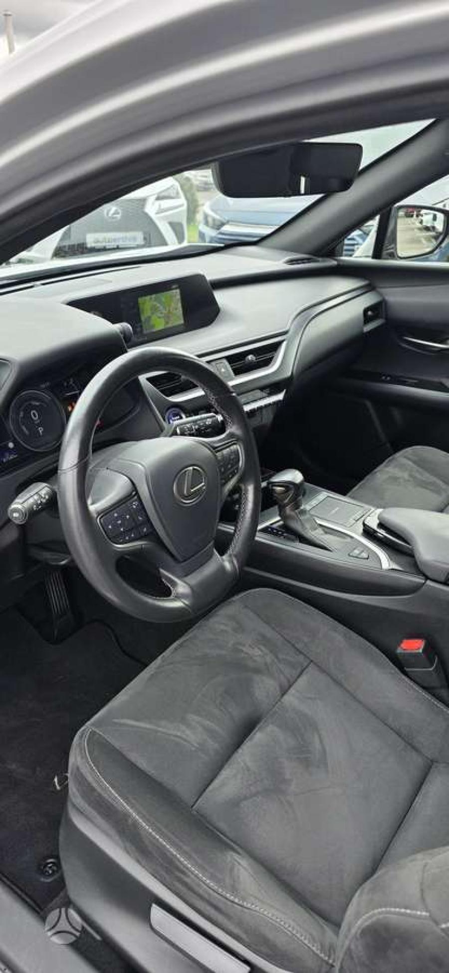 Pelēks Lexus UX 250h 2020 Viļņa, ar dzinēja tilpumu 1.99 L un nobraukumu 82 tūkst. km par 23850 €, foto 17 vietnē AUTOMOTO.COM.LV