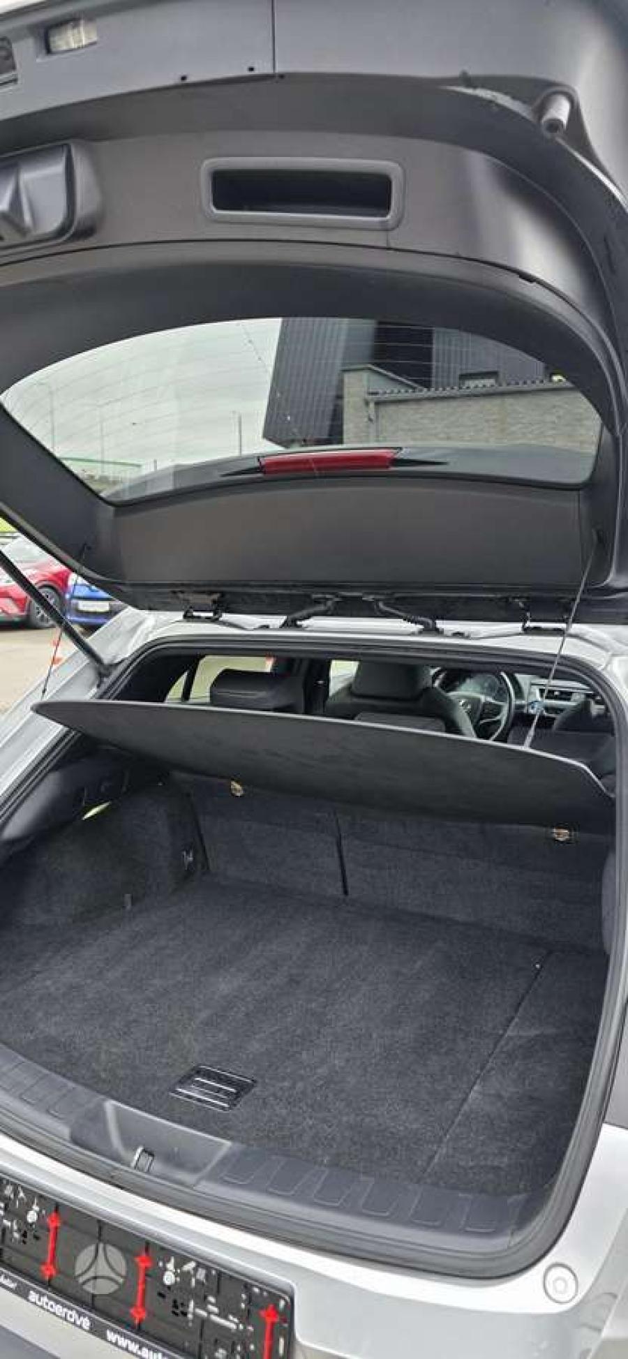 Pelēks Lexus UX 250h 2020 Viļņa, ar dzinēja tilpumu 1.99 L un nobraukumu 82 tūkst. km par 23850 €, foto 23 vietnē AUTOMOTO.COM.LV
