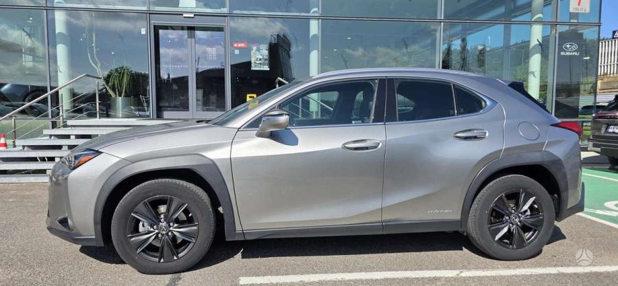 Pelēks Lexus UX 250h 2020 Viļņa, ar dzinēja tilpumu 1.99 L un nobraukumu 45 tūkst. km par 23850 €, foto 7 vietnē AUTOMOTO.COM.LV
