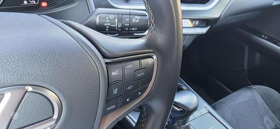 Pelēks Lexus UX 250h 2020 Viļņa, ar dzinēja tilpumu 1.99 L un nobraukumu 45 tūkst. km par 23850 €, foto 16 vietnē AUTOMOTO.COM.LV