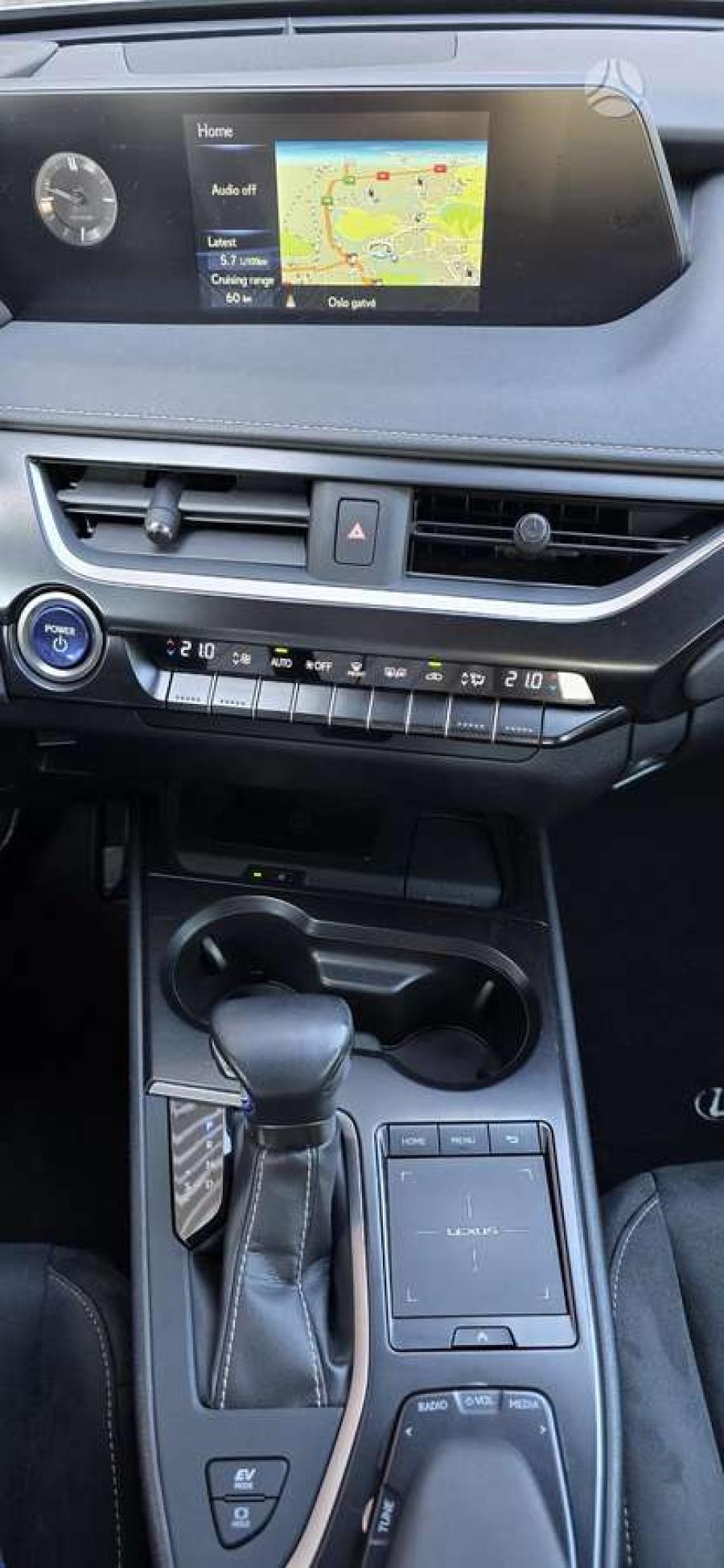Pelēks Lexus UX 250h 2020 Viļņa, ar dzinēja tilpumu 1.99 L un nobraukumu 45 tūkst. km par 23850 €, foto 17 vietnē AUTOMOTO.COM.LV