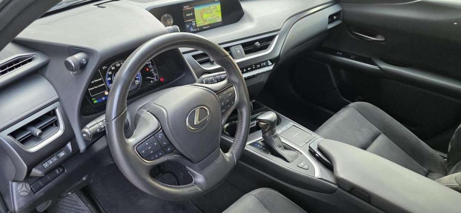 Pelēks Lexus UX 250h 2020 Viļņa, ar dzinēja tilpumu 1.99 L un nobraukumu 45 tūkst. km par 23850 €, foto 22 vietnē AUTOMOTO.COM.LV