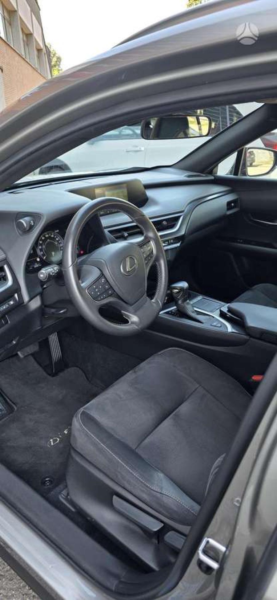 Pelēks Lexus UX 250h 2020 Viļņa, ar dzinēja tilpumu 1.99 L un nobraukumu 45 tūkst. km par 23850 €, foto 23 vietnē AUTOMOTO.COM.LV